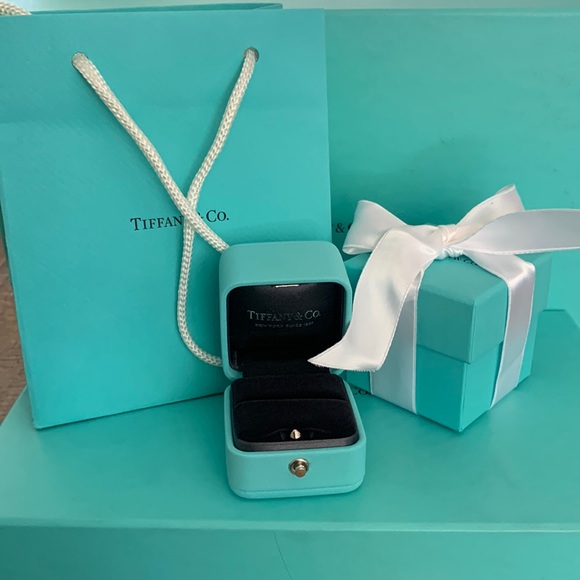 Tiffany & Co. | Jewelry | Tiffany Co Engagement Ring Presentation Box ...